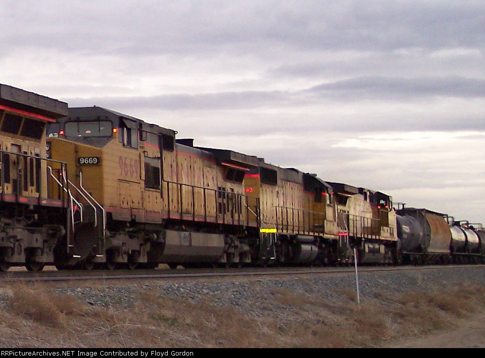 UP 9669 is one of four units on westbound UP freight